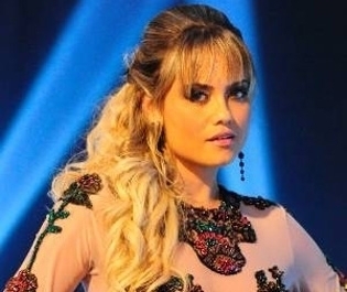 De contrato renovado, Ellen Roche é disputada por produções da Globo ...