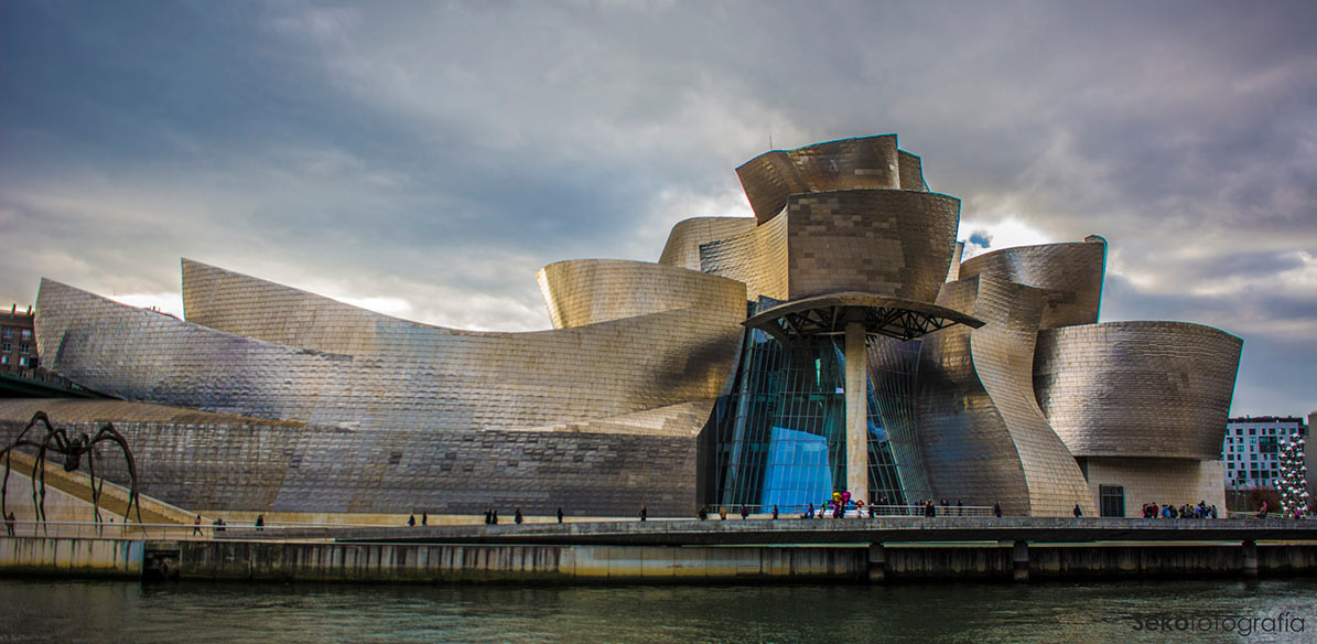 El Pionero del Deconstructivismo: Frank Gehry