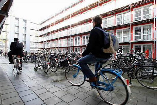 小島設計: 荷蘭的貨櫃屋宿舍 Keetwonen