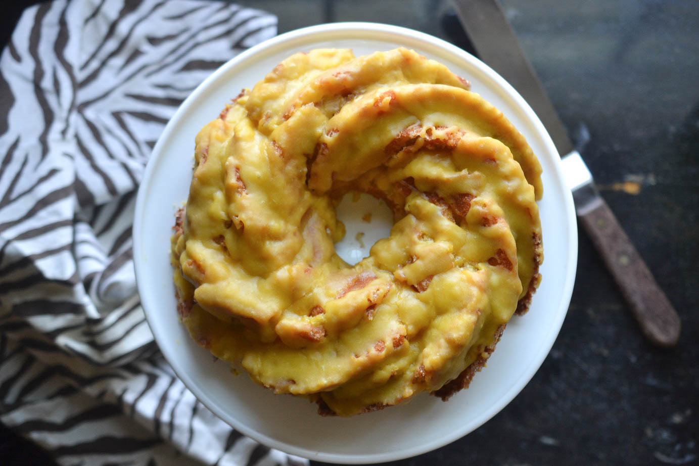 Greedy Girl : Disastrously delicious Mango crunch cake