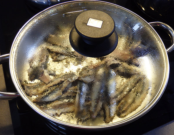 Bocartes o boquerones con salsa tipo romesco