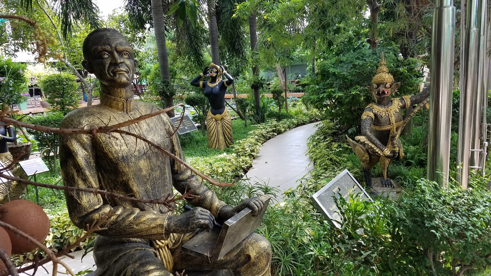 res amicos invenit: Debsirin Nonthaburi School โรงเรียนเทพศิรินทร์ นนทบุรี