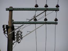 De Alta a Baja tensión: Partes de un poste eléctrico