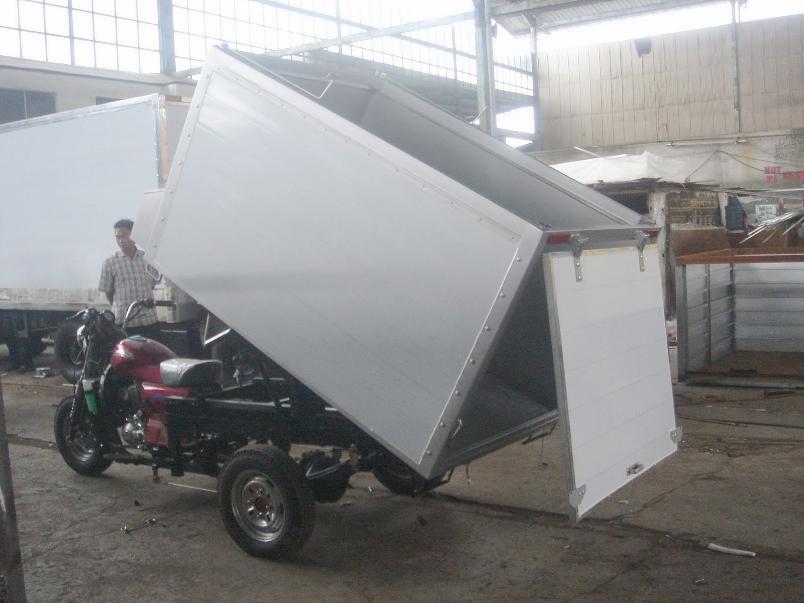 SALUYU KAROSERI: Box Aluminium Dengan Macam Macam Model Untuk Motor 3 Roda