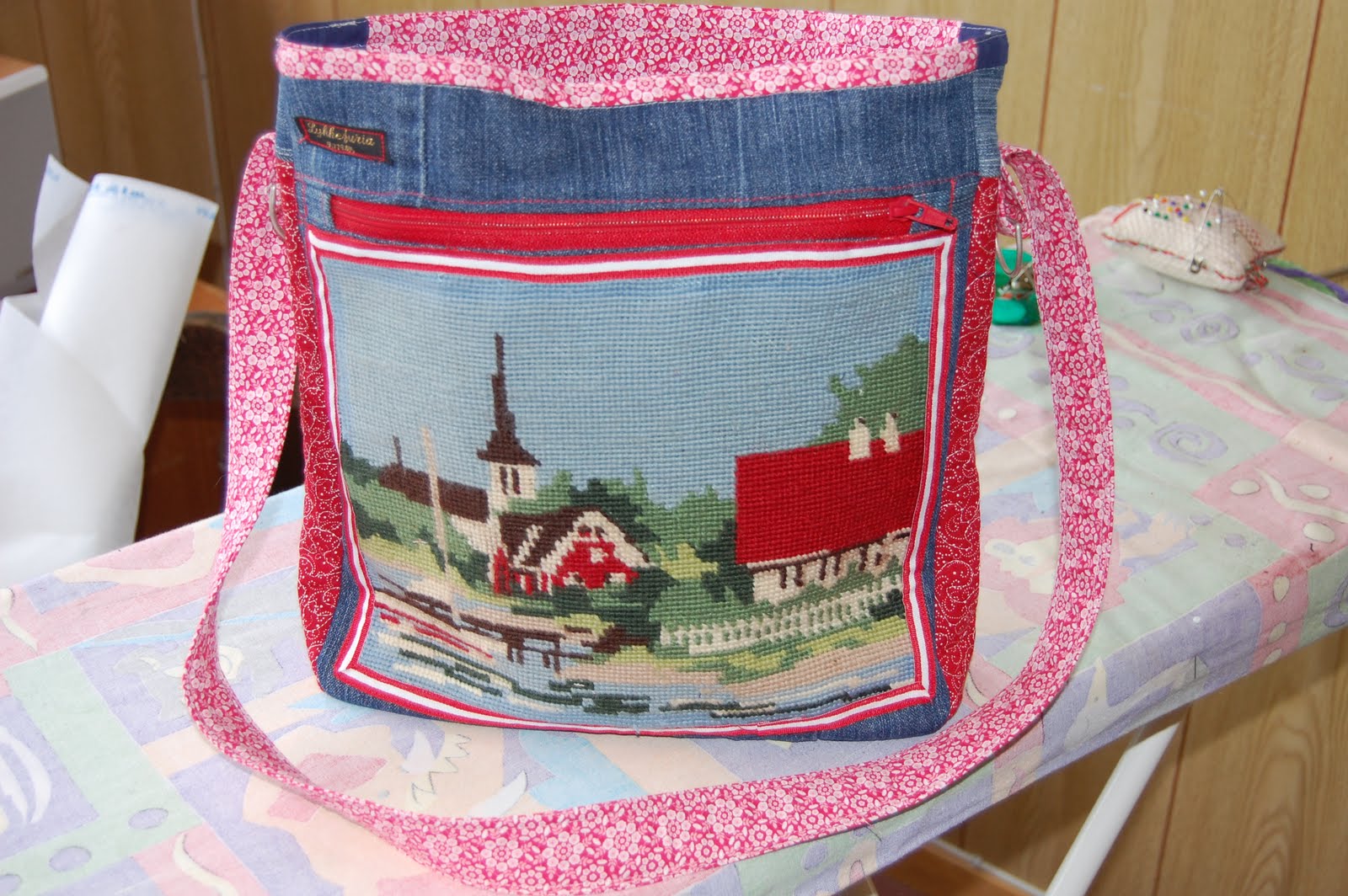 Lykkefuria: Vesker med broderier!