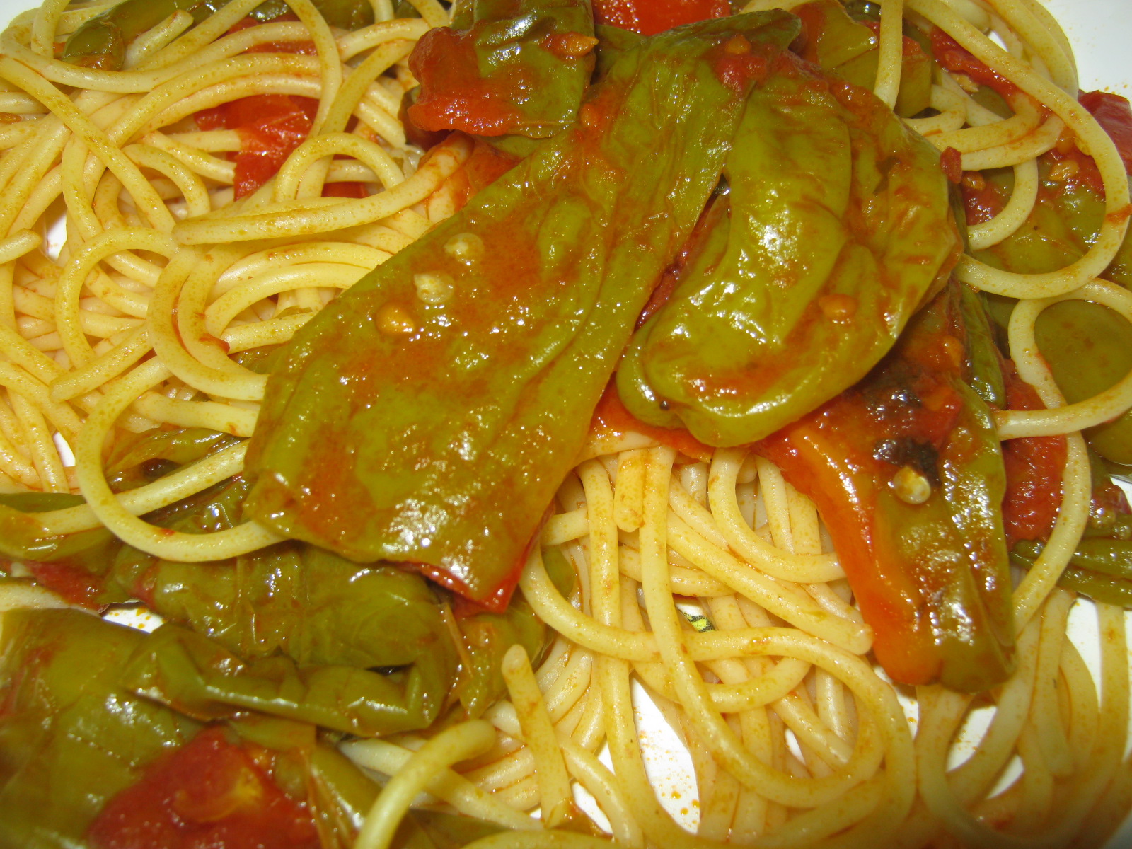 RICETTA SPAGHETTI AI PEPERONCINI VERDI