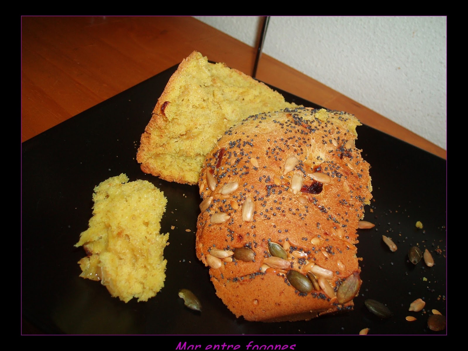 PAN DE CURRY CON CEBOLLA CARAMELIZADA Y SEMILLAS