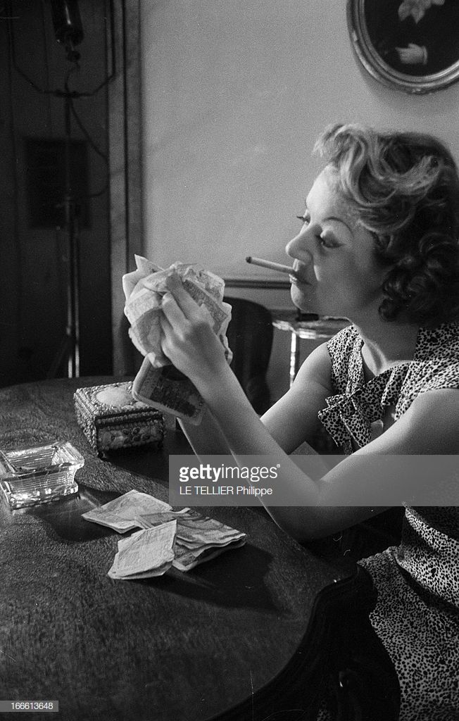 Film Noir Photos: The Art of the Dangle: Jacqueline Porel