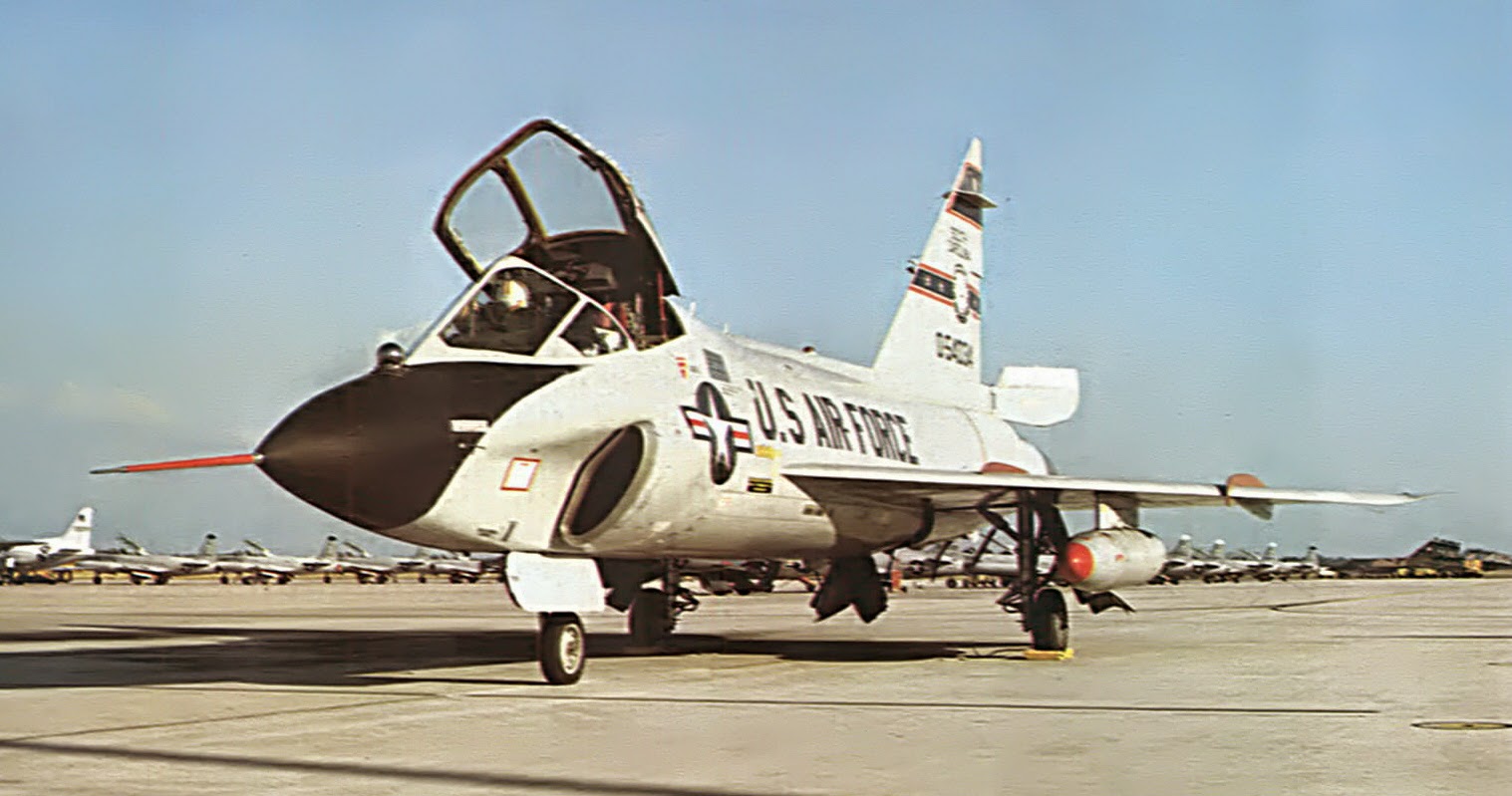 Le Convair (Model 8) F-102A "Delta Dagger"
