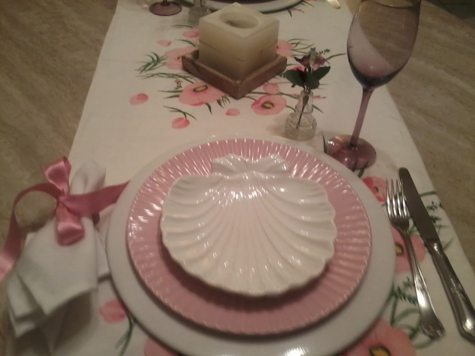 Casa Rosa Pimenta: MESA POSTA ROSA