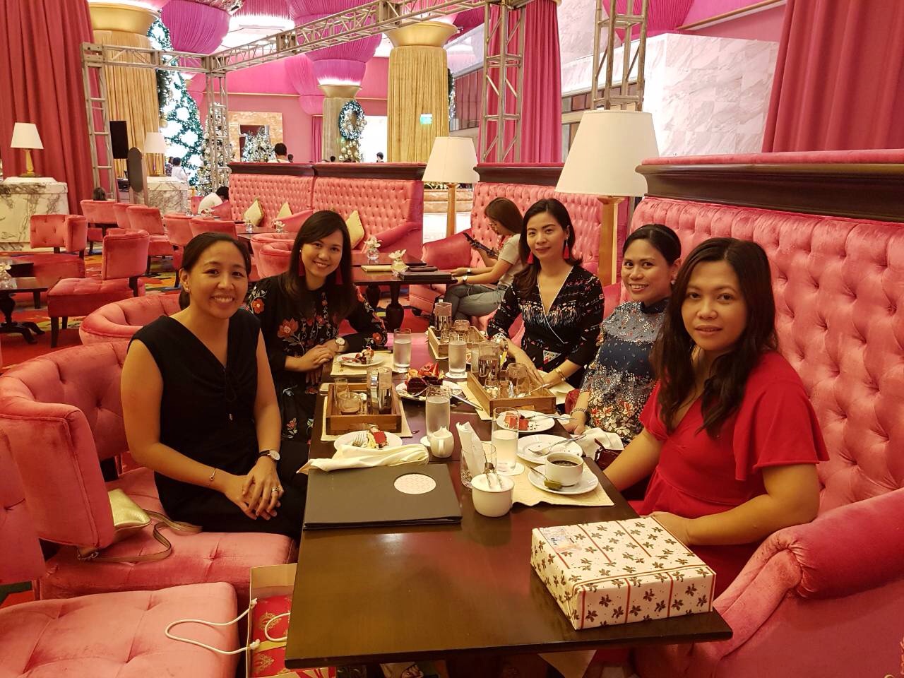 MrsMommyHolic: Lobby Lounging at Okada Manila