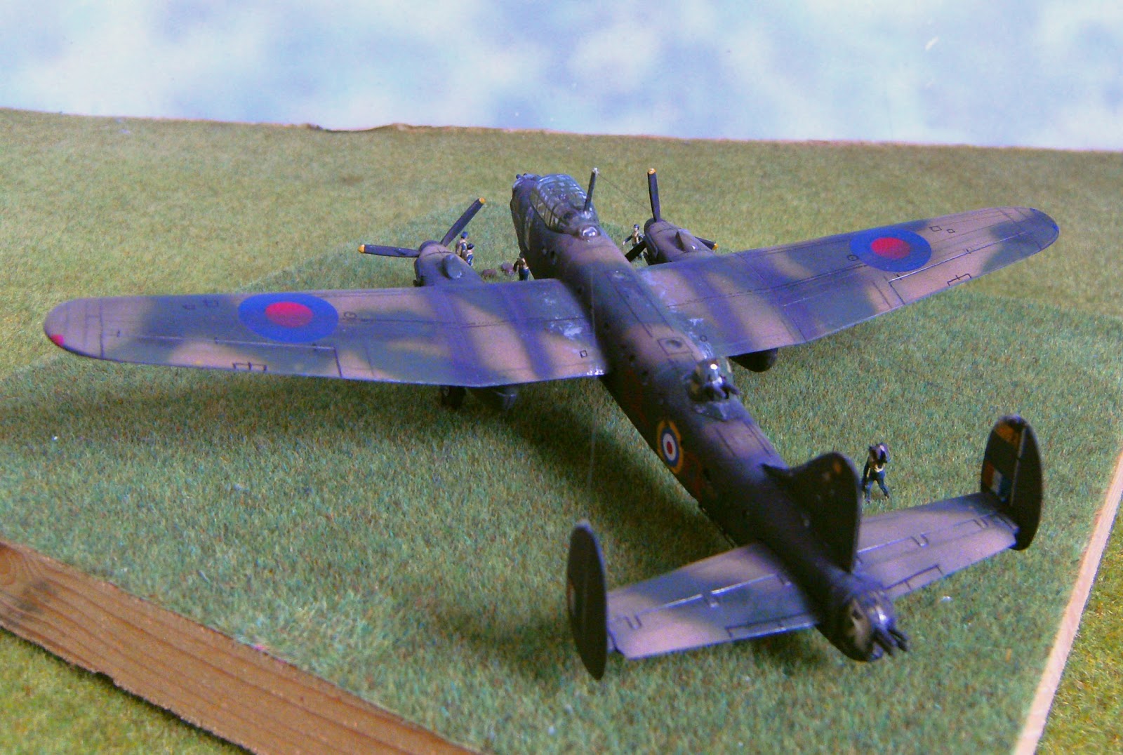 Happyscale-Modellbau: Avro 679 Manchester - Academy scratch conversion ...