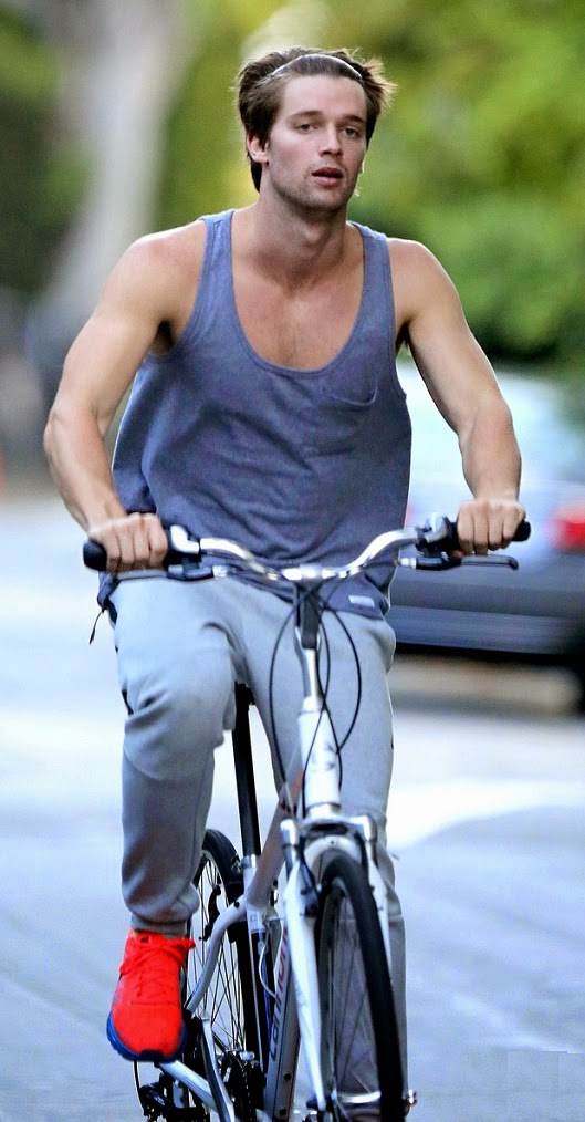 VJBrendan.com: Patrick Schwarzenegger Out for a Bike Ride in Venice, Calif.