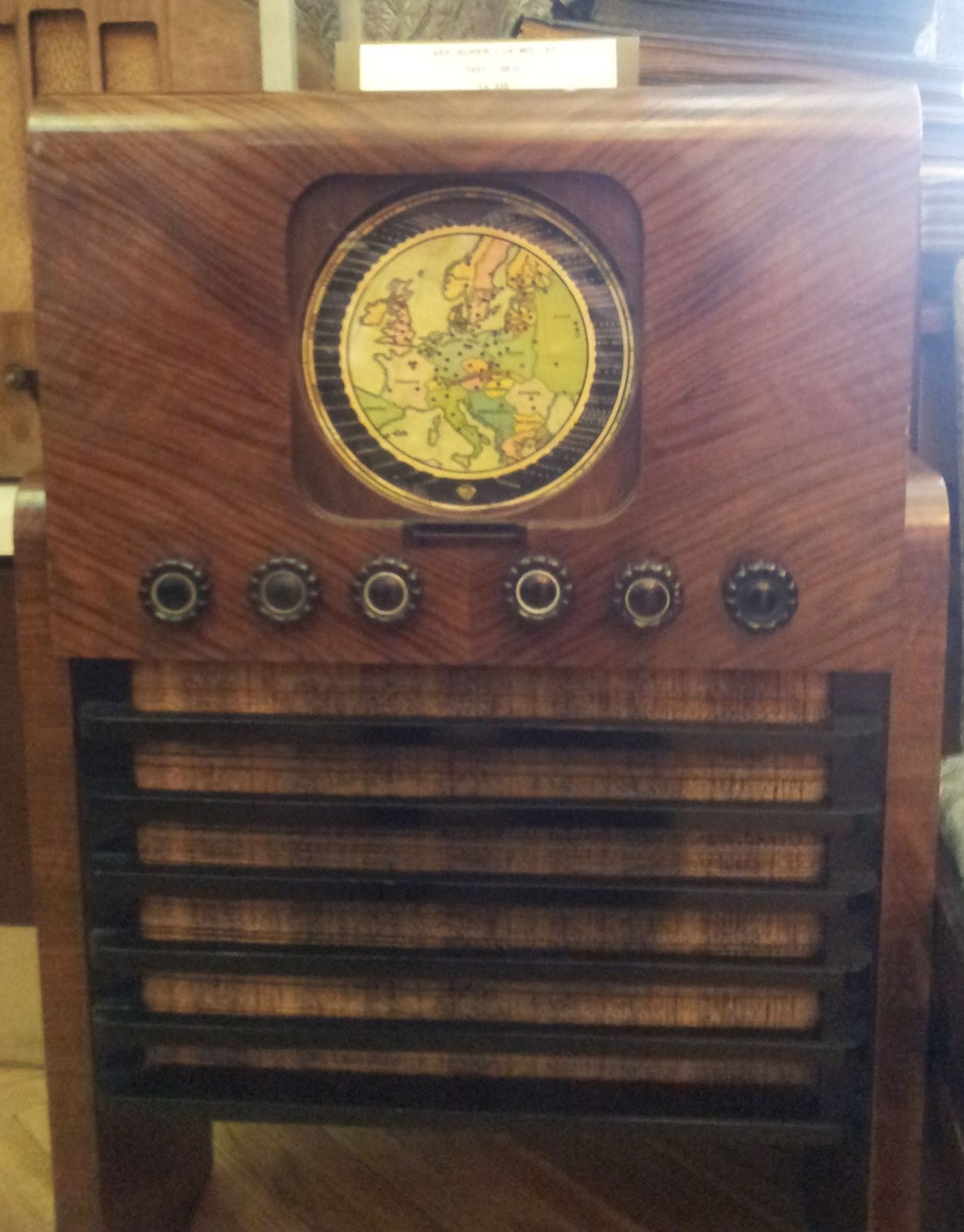 Shortwave Radio World: VEF-206 Vega a joy from the Soviet past