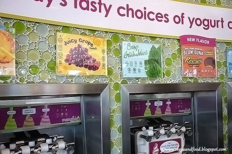 fro-yo cakes at Menchie's in Encino - Vegas and Food