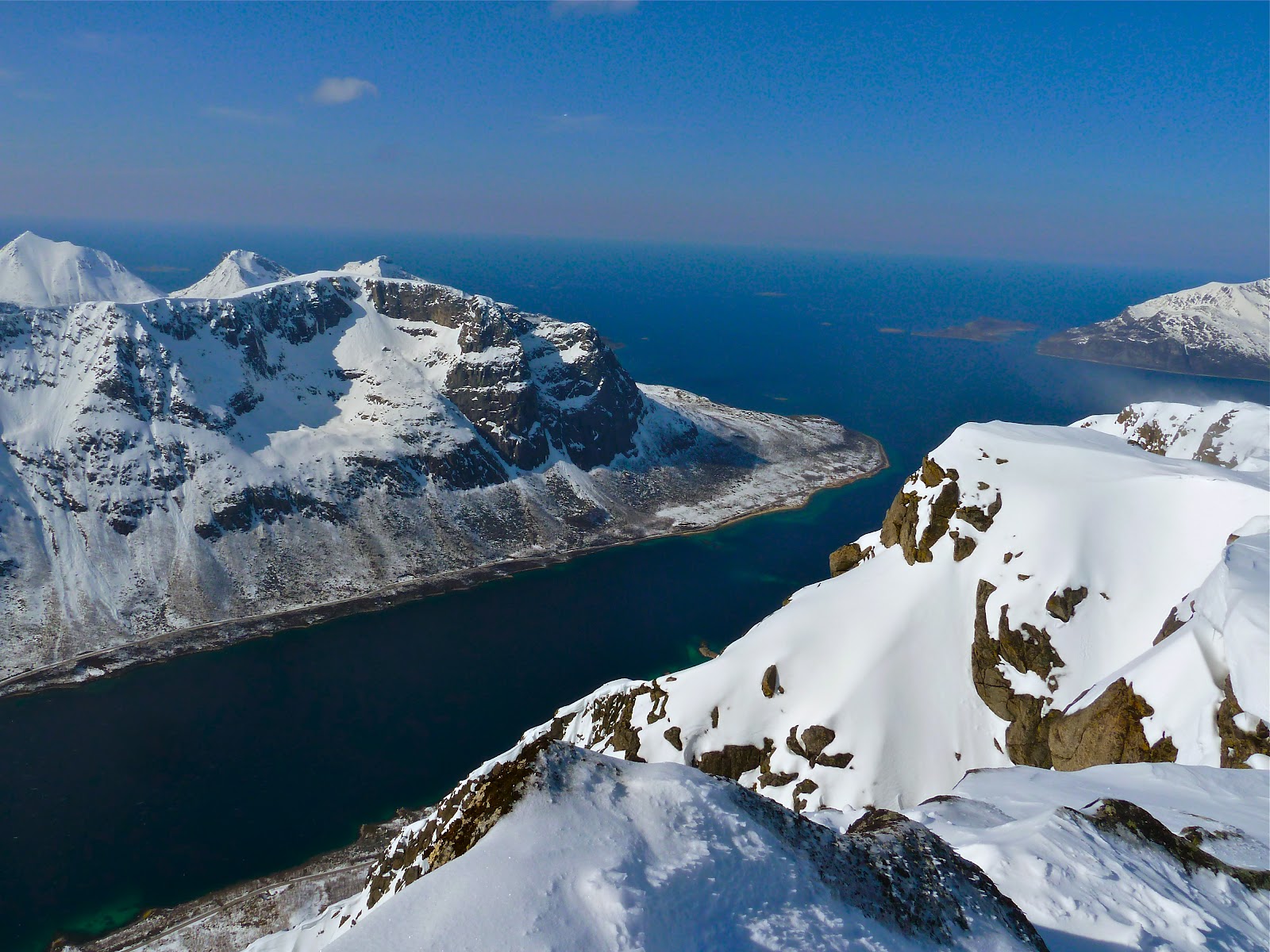 Toppturmania: Breitinden (964moh) i Grøtfjorden på Kvaløya: tett i ...