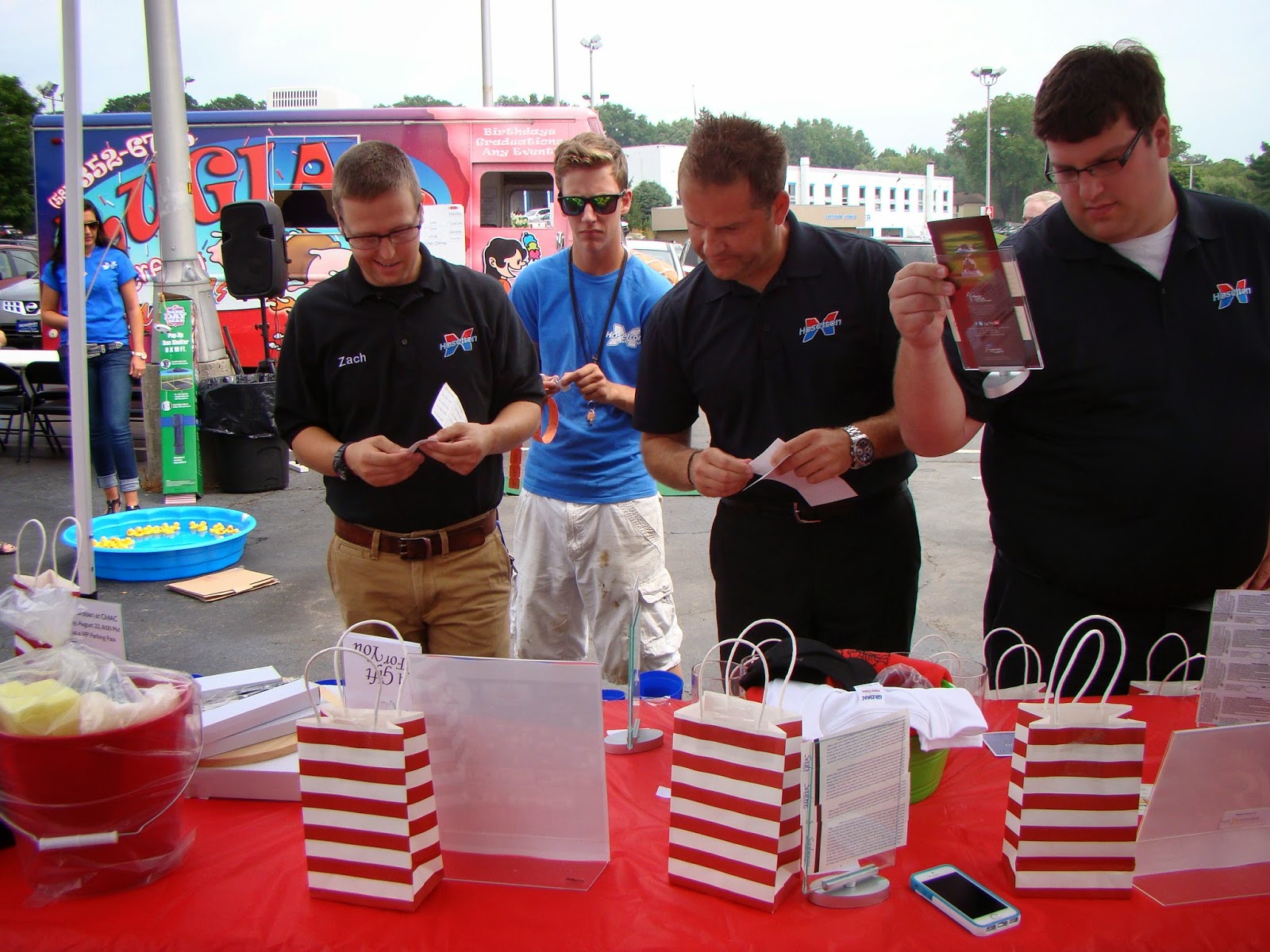 Hoselton Auto Mall: Hoselton Sundae Fun Day a Great Success!