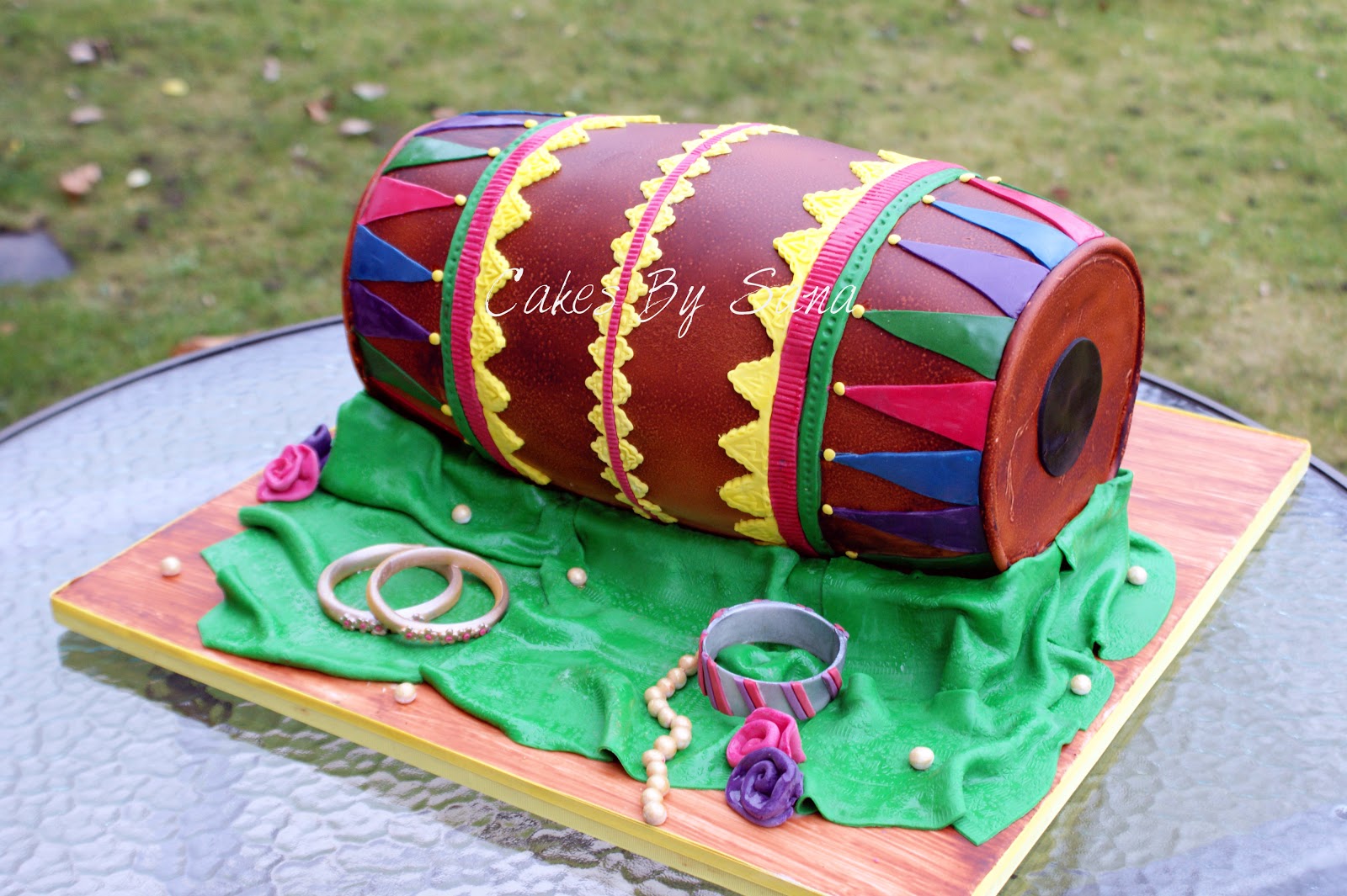 cakesbysana: Dholak cake for Farida's Mehndi