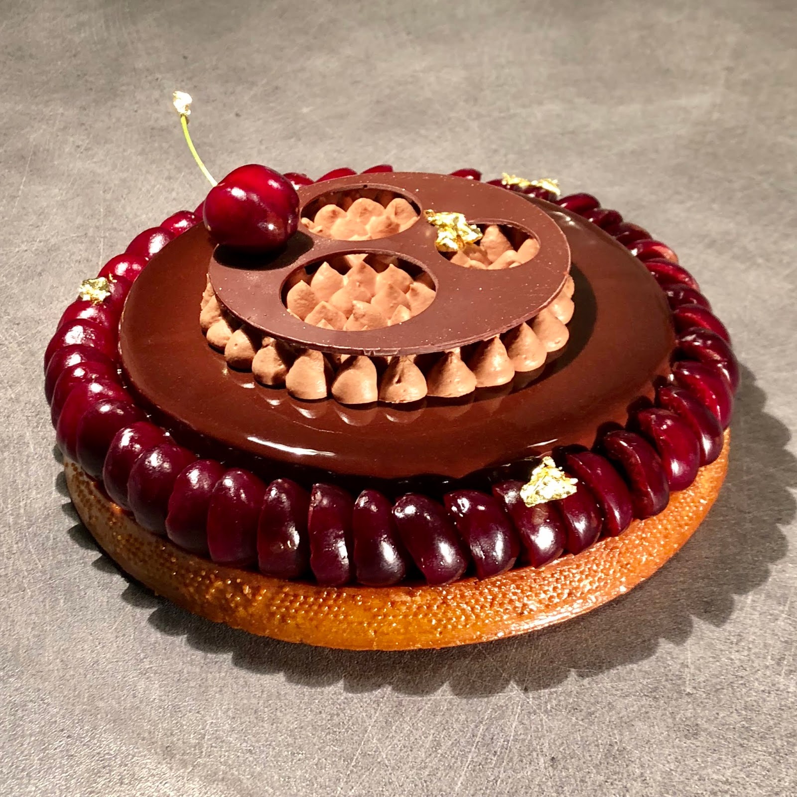 Tarte entremets cerise amande chocolat | Caramel Beurre Sucré