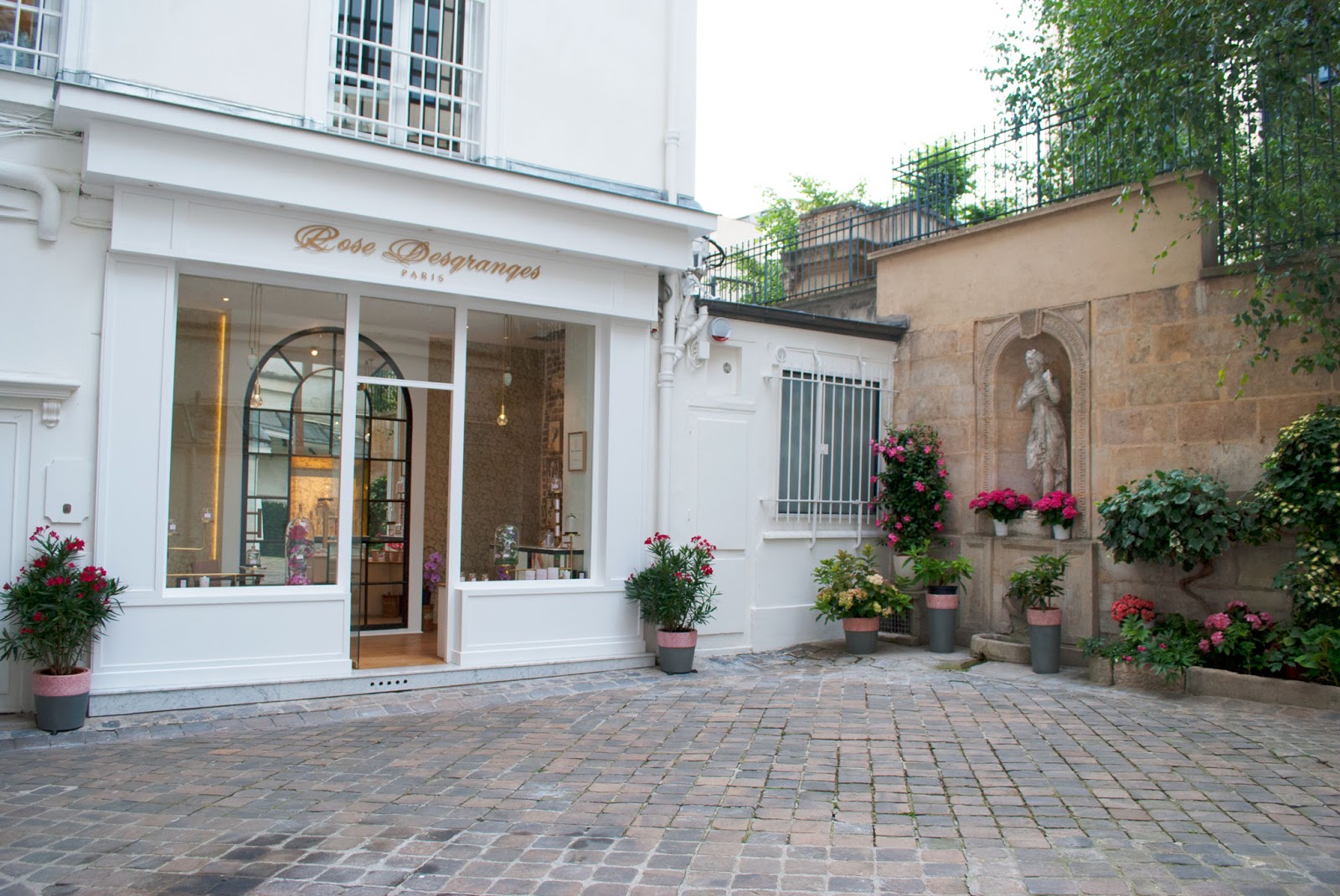 The Complete Travel Guide to Paris | Memories of the Pacific