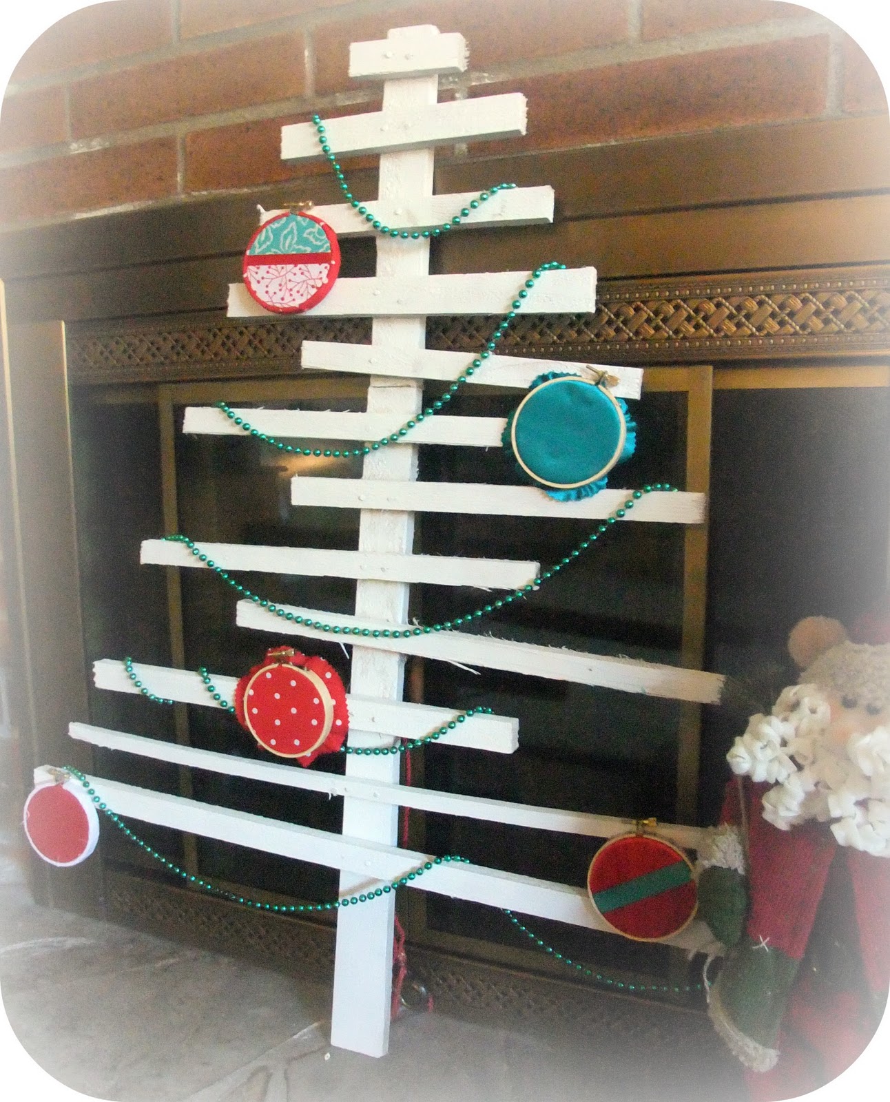 The Brilliant Crafty Type: Shabby Chic, Wood Scrap Christmas Tree