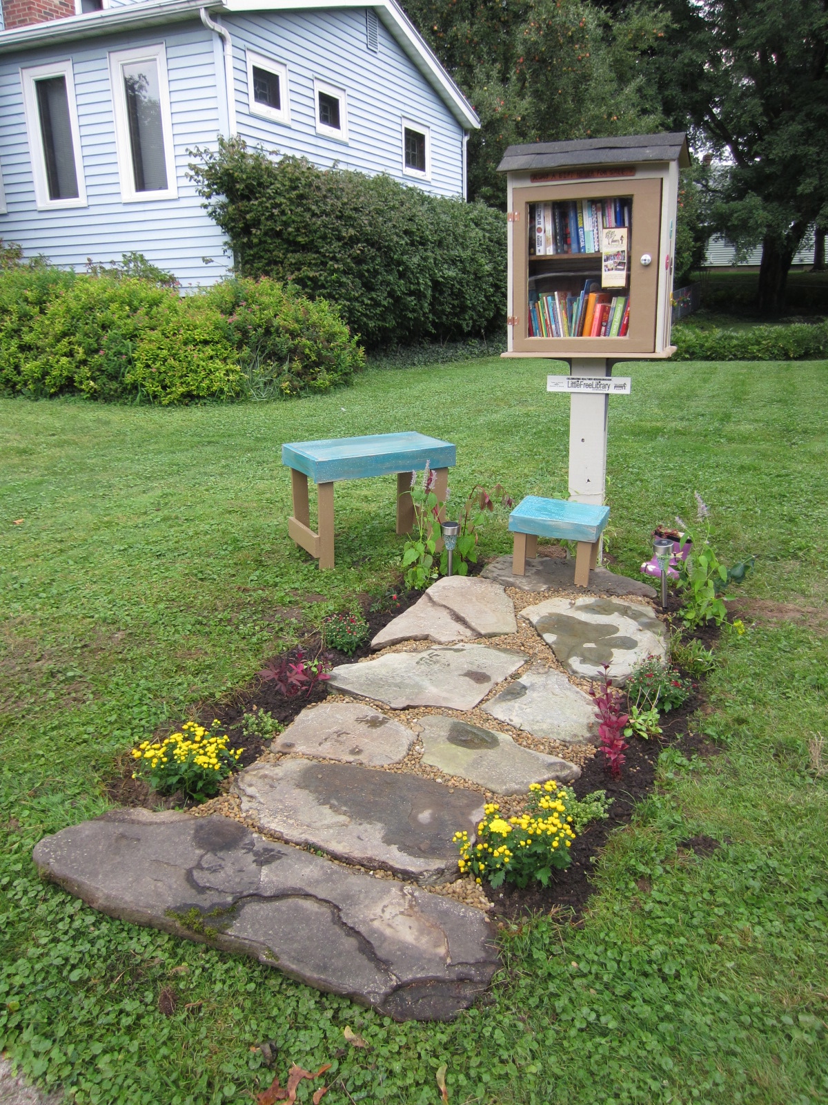 A blog about art, adventure, and life!: Little Free Library