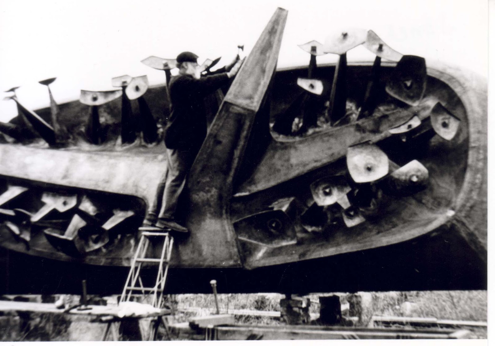 The History Buff: Tom Bass AM -sculptor