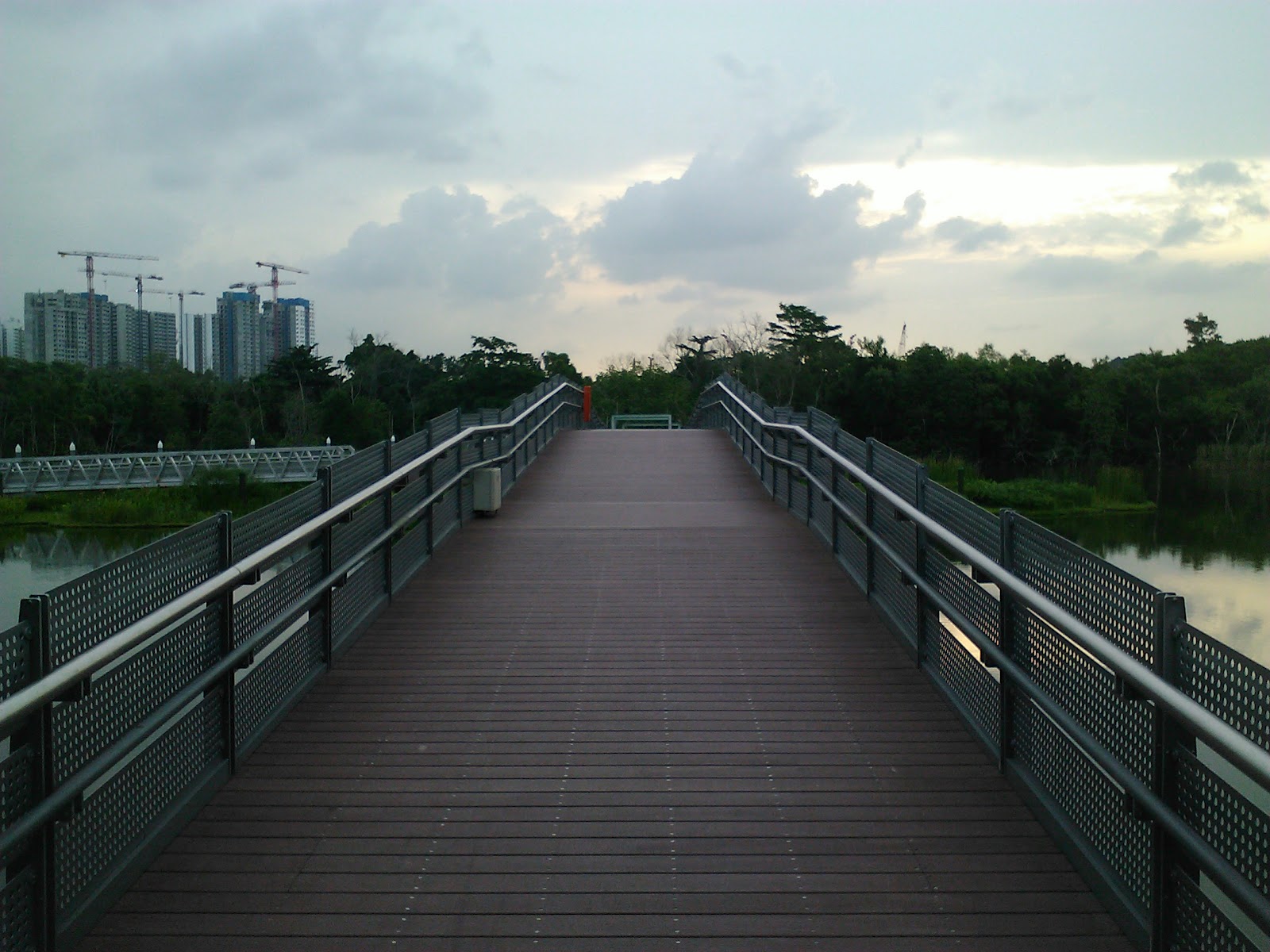 Frenzeelo: Taking A Walk Around Sengkang Riverside Park