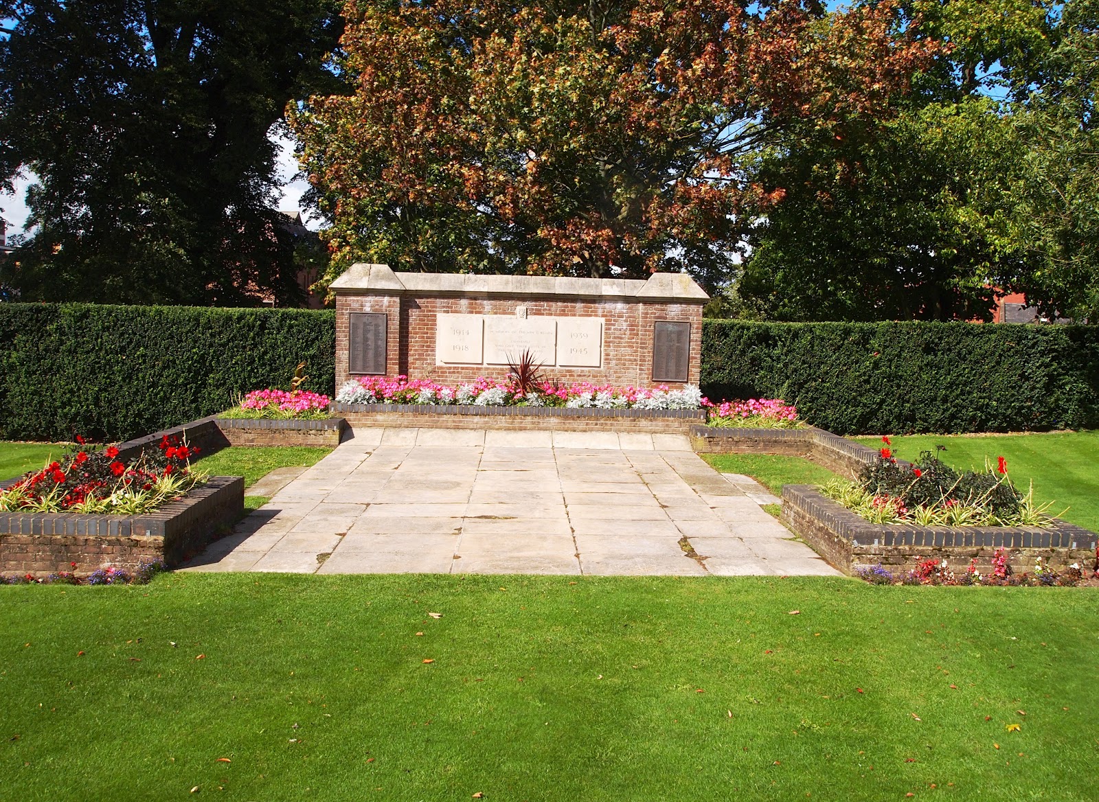 Dunstabelle's Dunstable: The Priory Grounds Dunstable