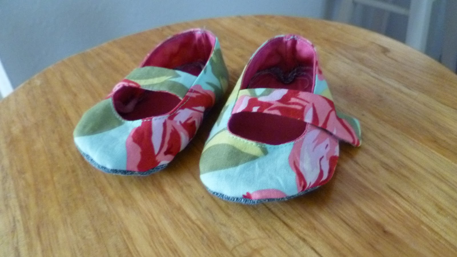 Aimee's Crafts and Projects: Cute Little Shoes