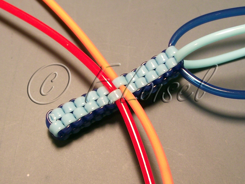 Vie-Pratique: Fusion de scoubidou à 4 fils