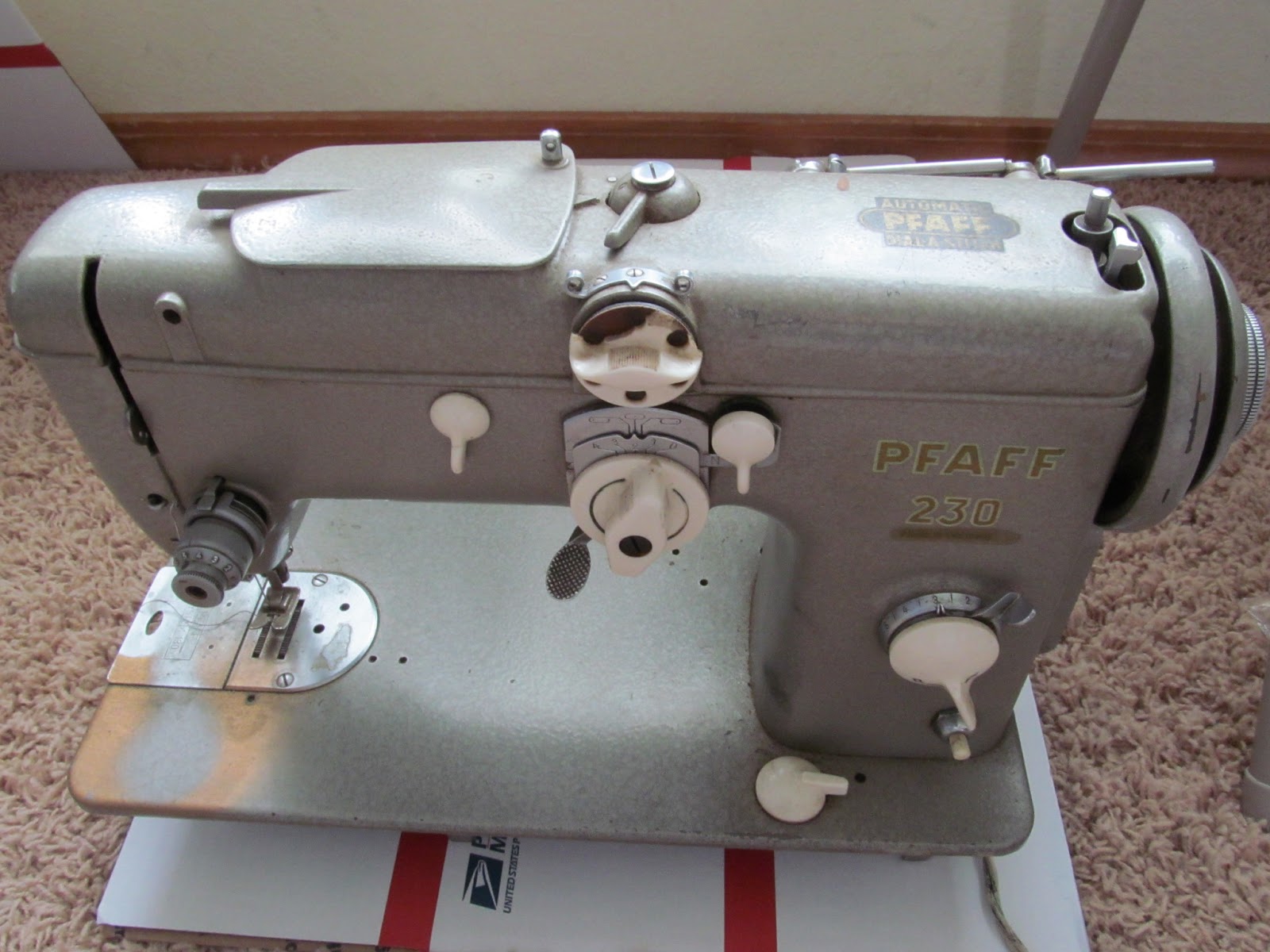 Vintage Chic Farm: Pink Vintage Pfaff Sewing Machine