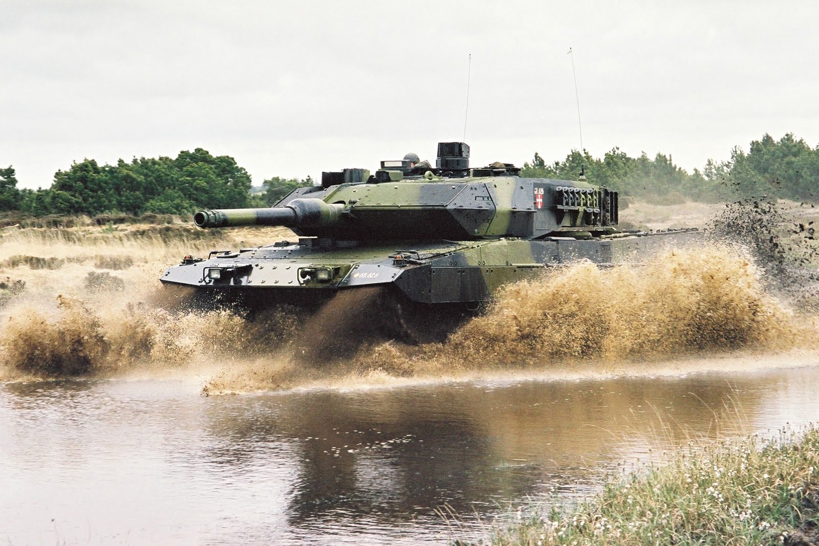 Indonesia Defense News: Indonesian military defends plan to buy Dutch tanks