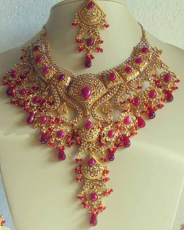 Gold and Diamond Jewellery Designs: Light Weight Trendy Gold and Pearl ...