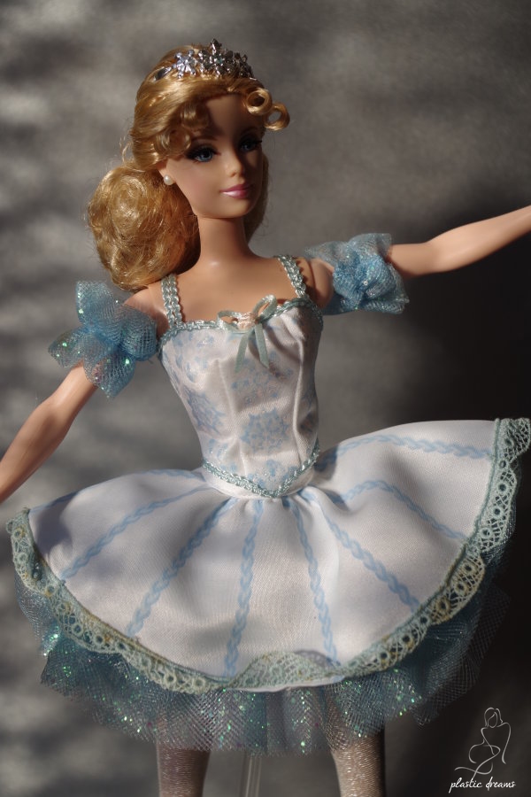 Plastic Dreams Dolls :: Barbie et miniatures: Barbie Doll as Snowflake ...