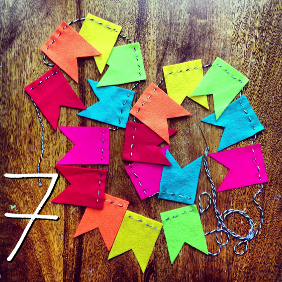 Queen Kwak: DIY Tutorial: Felt flag nursery bunting.