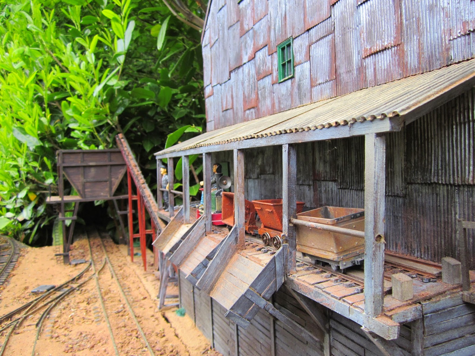 Peckforton Light Railway: How I made a 'stone' embankment