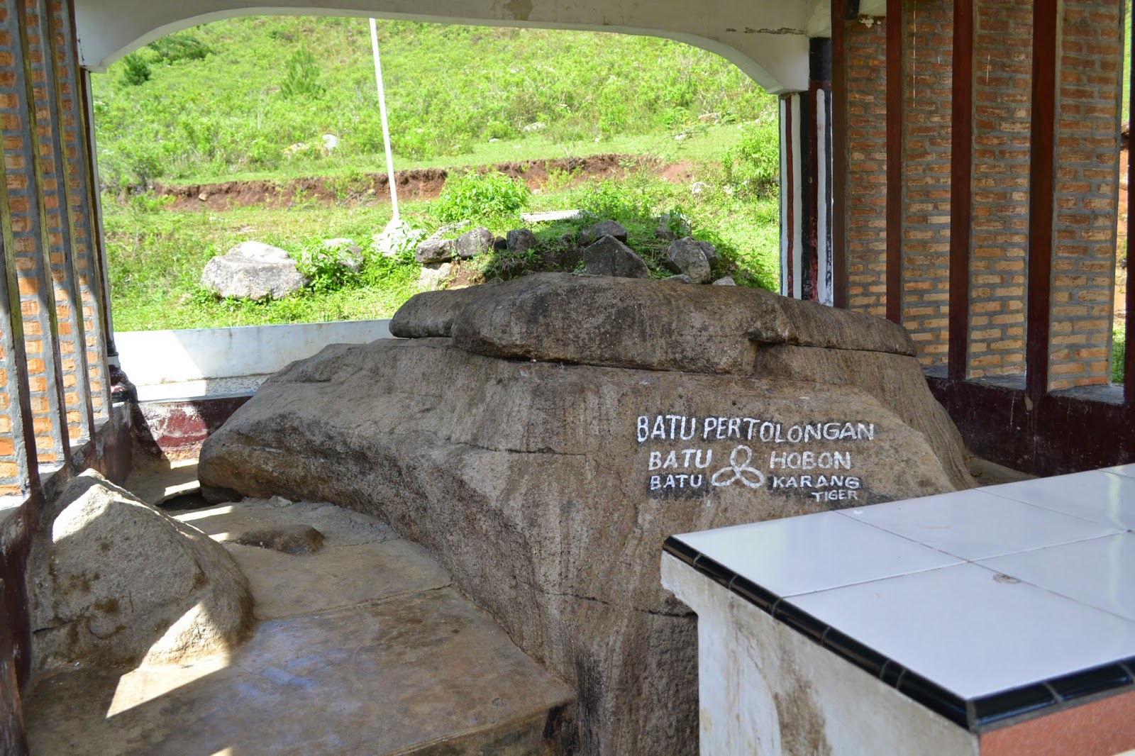 SOLU TOUR AND TRAVEL: Batu Hobon di Pusuk Buhit