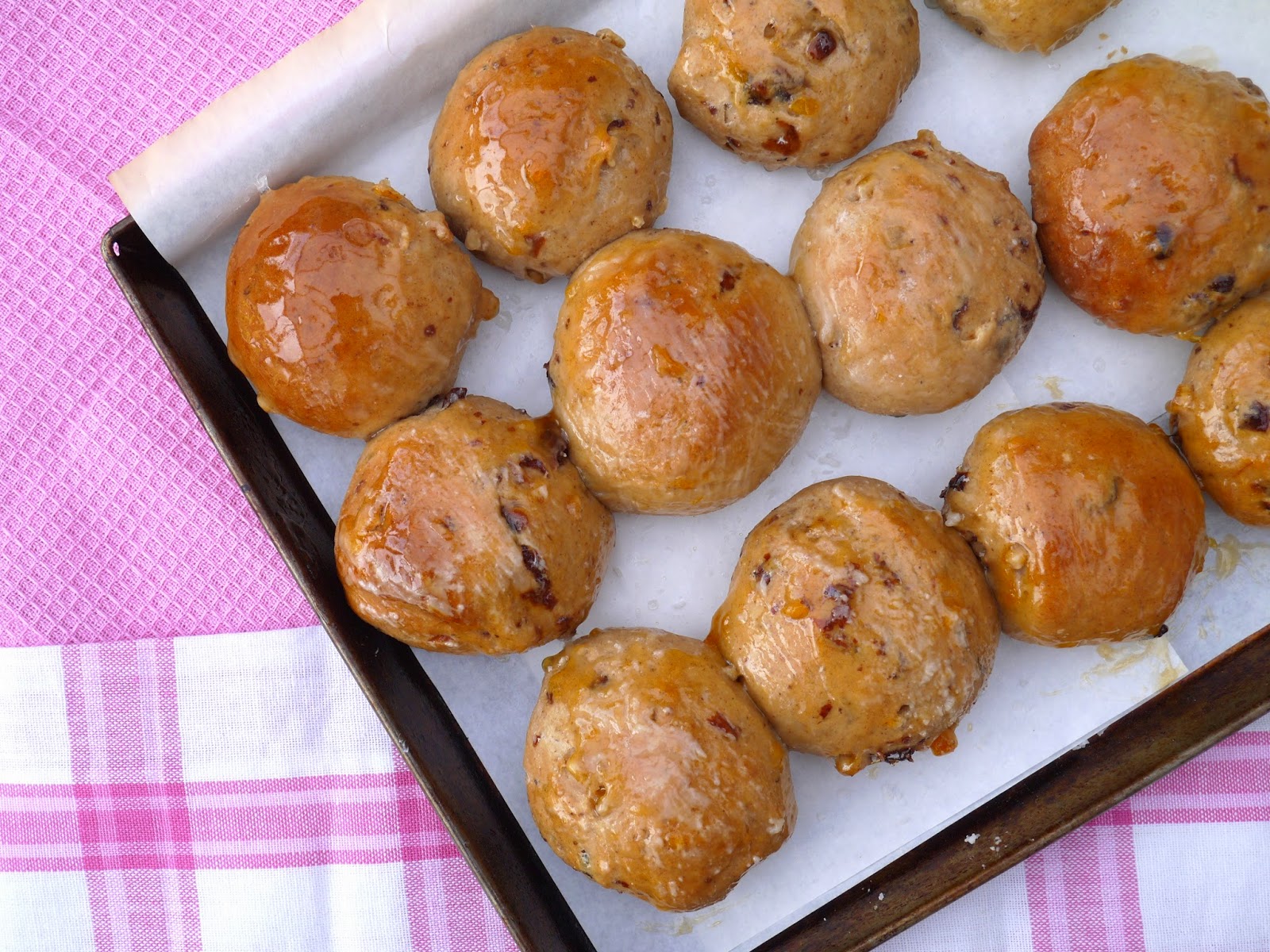This Muslim Girl Bakes: Spiced Fruit Buns.