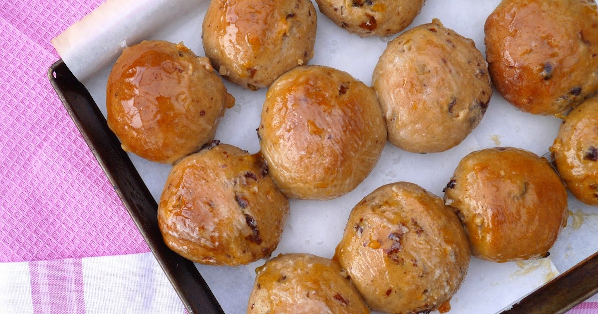 This Muslim Girl Bakes: Spiced Fruit Buns.