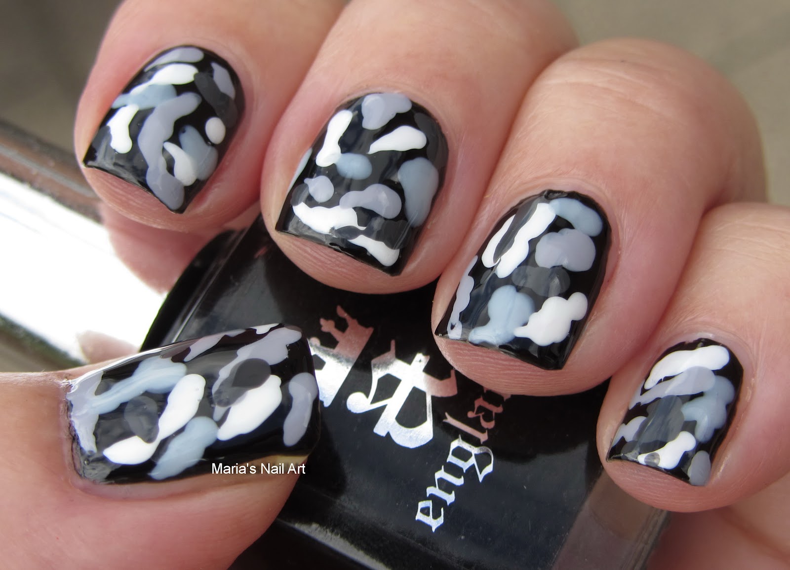Marias Nail Art and Polish Blog: Hiding in the Greyscale