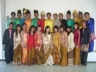 Indonesian Traditional Clothing - Indonesian Culture