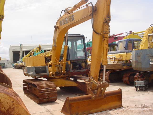 รถขุดดิน,HYD.EXE ,KOMATSU ,PC100-3 S/N : PC100-19786 สนใจติดต่อ ภาสิณี ...