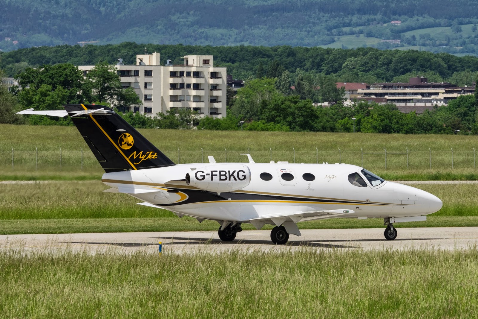 FLUGZEUGE Privatjets etc: G-FBKG Cessna 510 Citation Mustang C510 > BKK