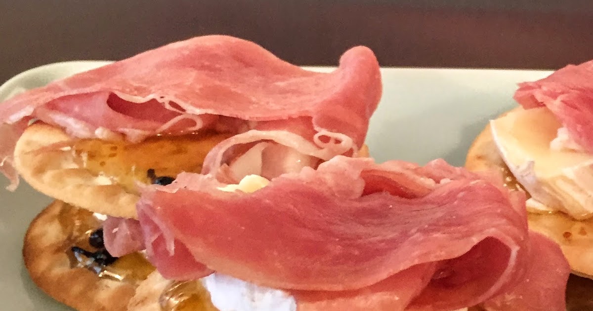 Manuela ai fornelli: Crackers fichi, prosciutto e Brie