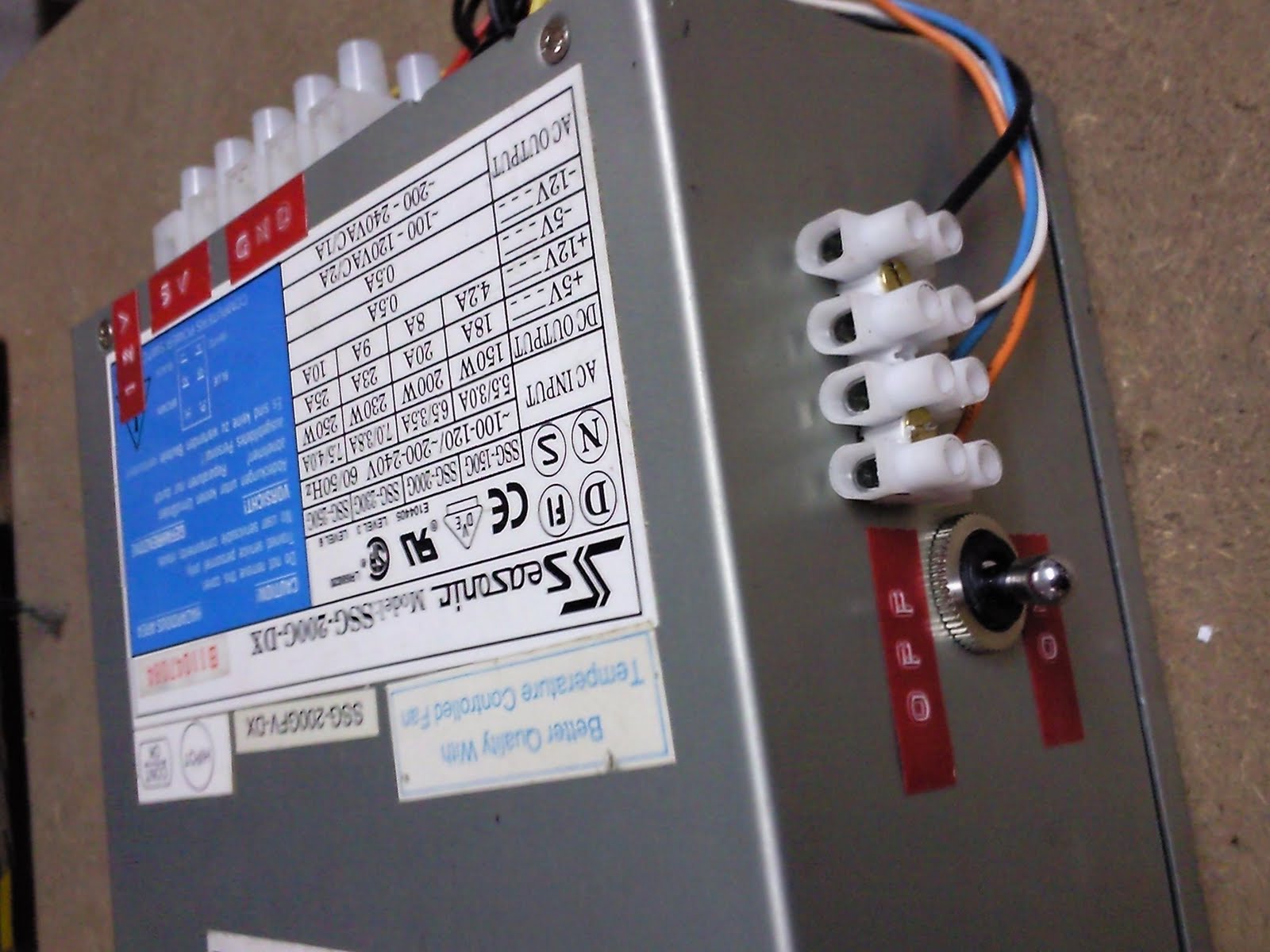 En el laboratorio de Erizo: Fuente de alimentacion para pruebas