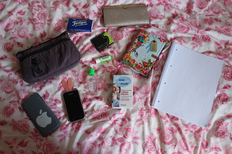 établissement public: What's in my schoolbag?