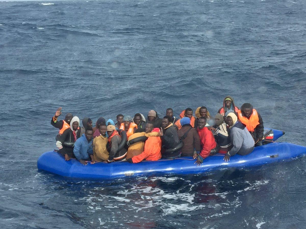 La Esquina del Encuentro: DE LAS PATERAS SALVAVIDAS A LOS LUJOSOS CRUCEROS