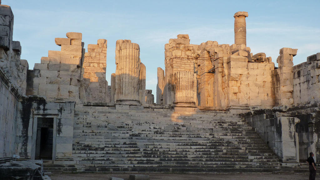 El santuario helenístico de Apolo en Dídima: 7.3. Recorrido por el templo
