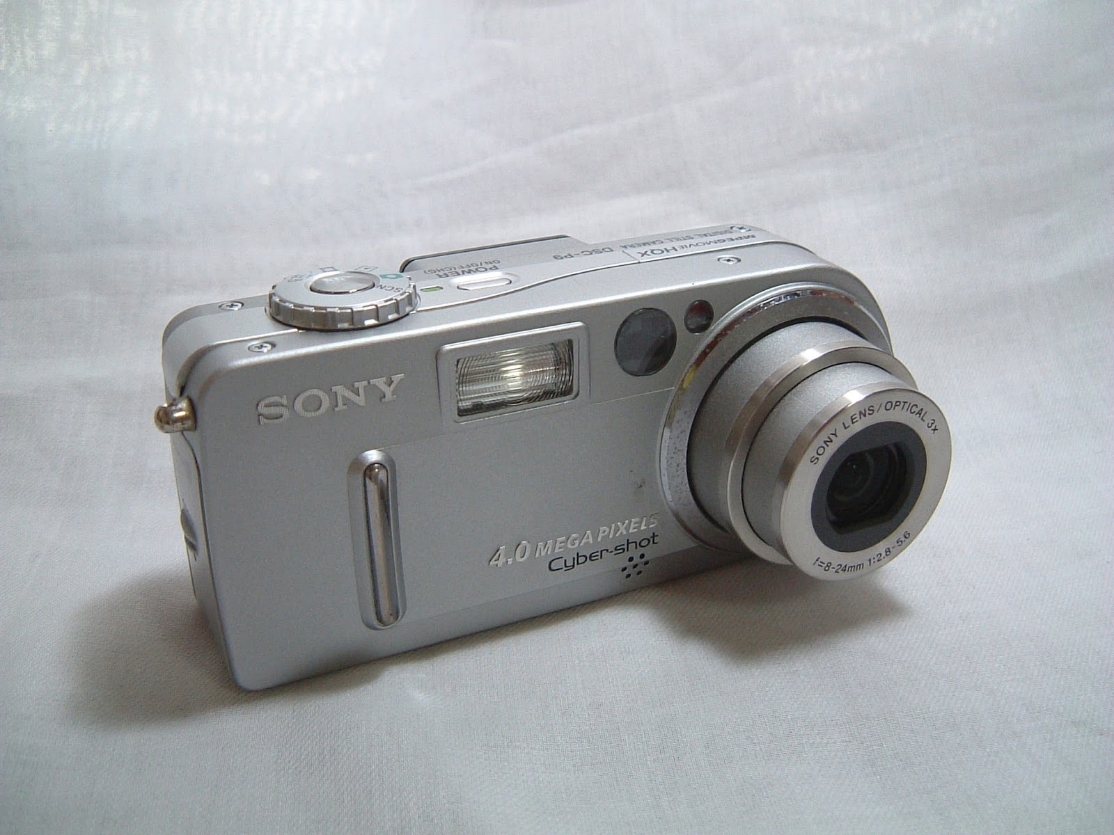 PC生活: デジタルカメラ＞覚書 SONY Cyber-Shot DSC-P9（発売：2002.04.25）